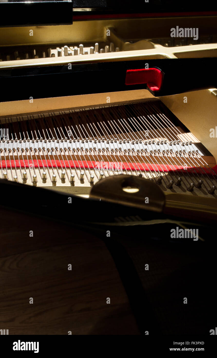 Grand piano sound board hi-res stock photography and images - Alamy