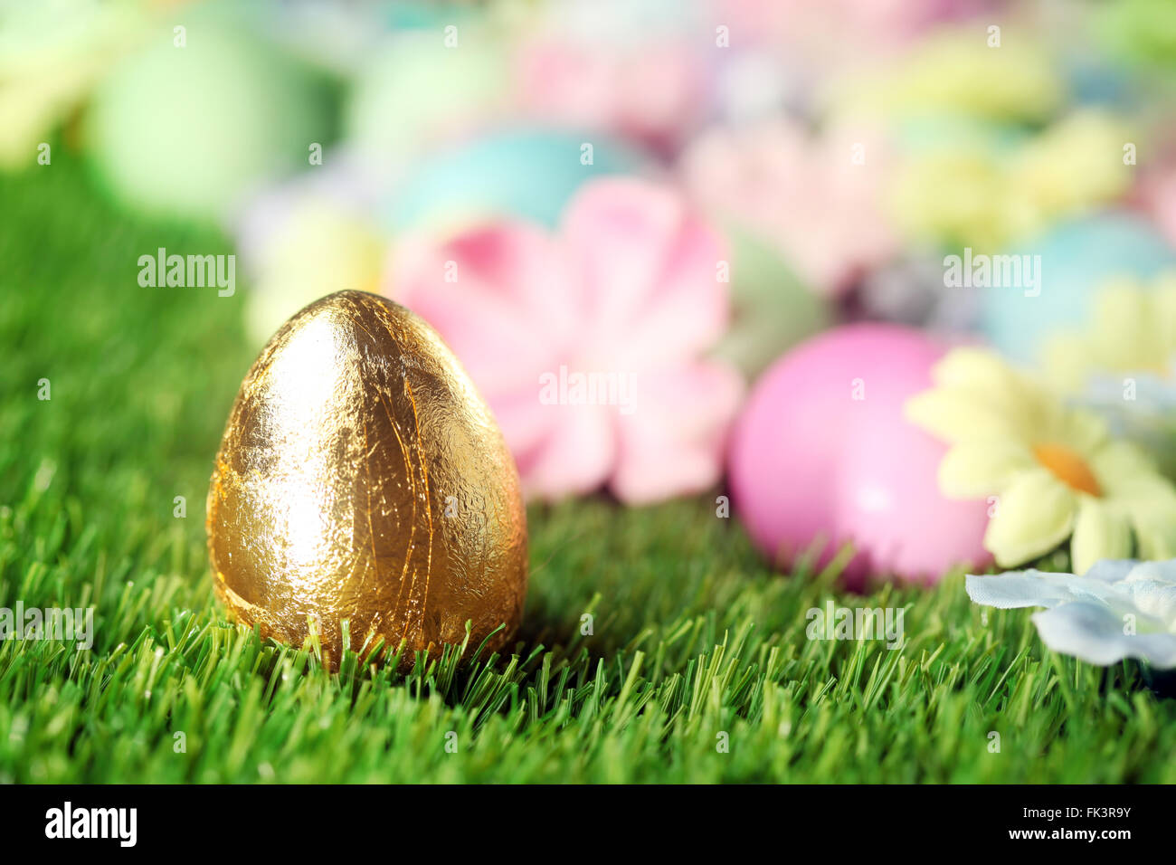 Golden easter background hi-res stock photography and images - Alamy