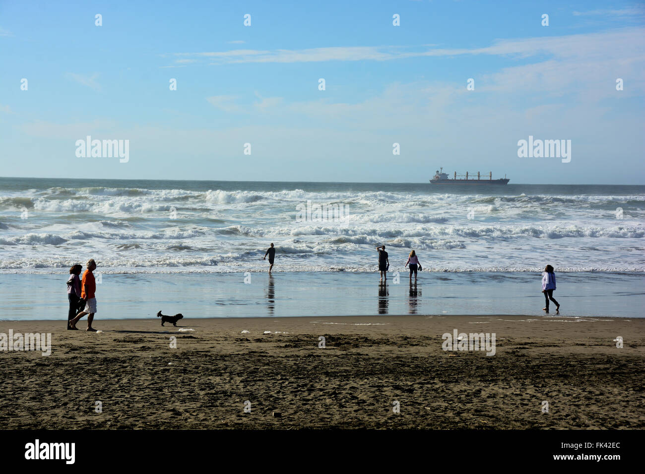Beach goers hi-res stock photography and images - Alamy