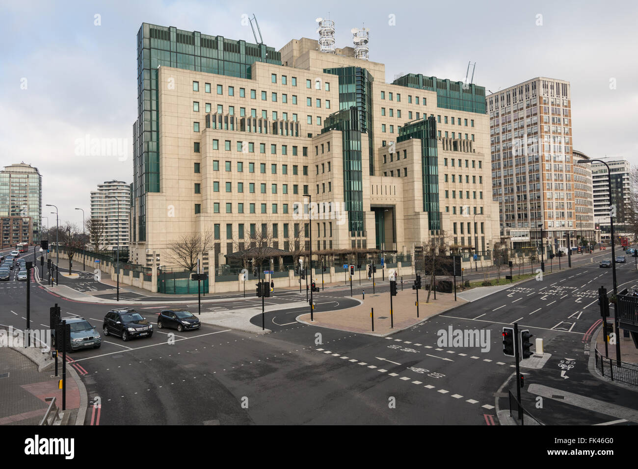 M16 london hi-res stock photography and images - Alamy