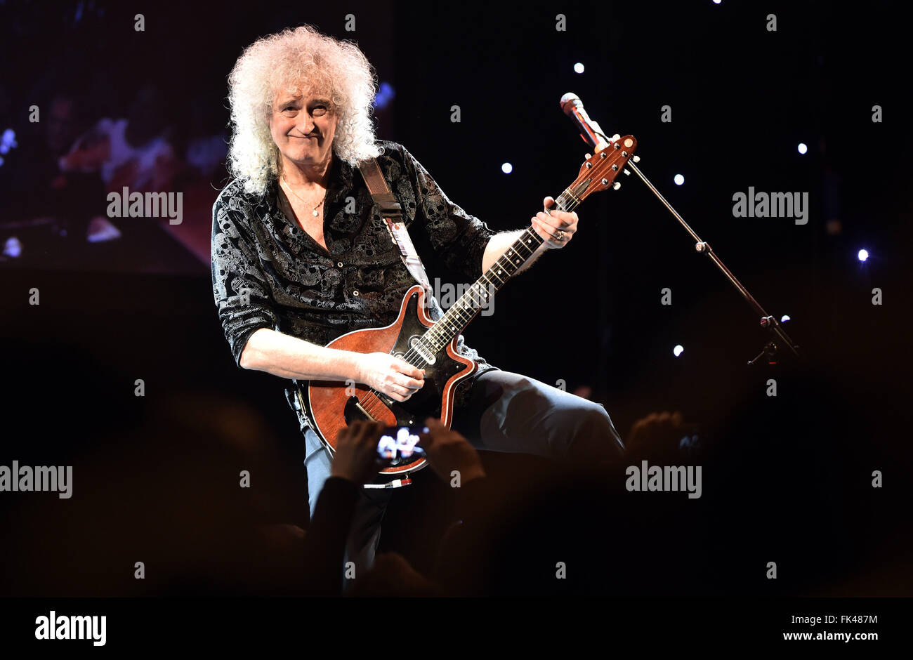 Queen guitarist brian may hi-res stock photography and images - Alamy