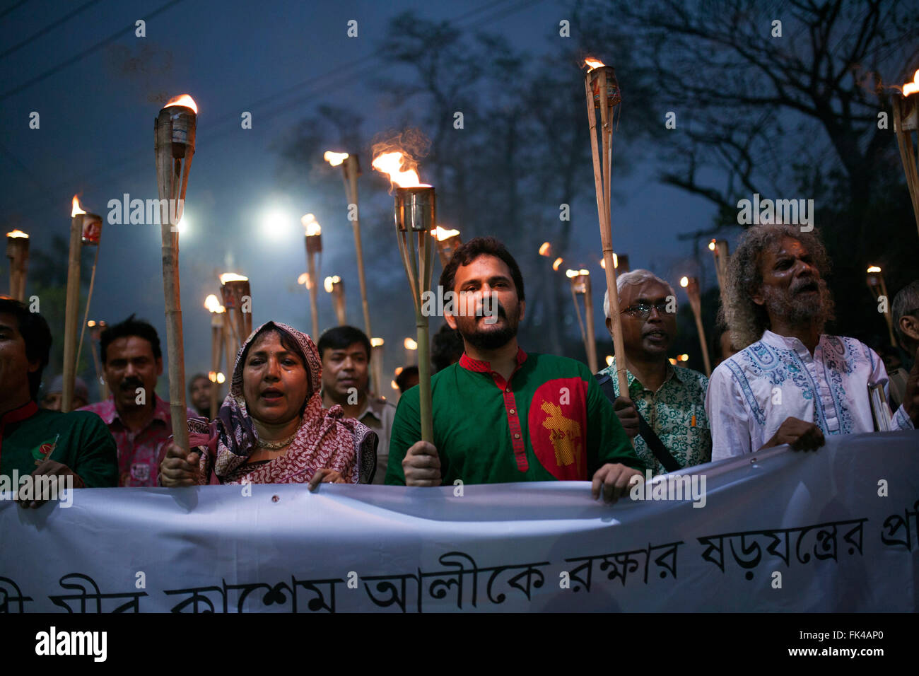 Dhaka, Bangladesh. 06th Mar, 2016. Members of Ganajagoron Mancha and ...