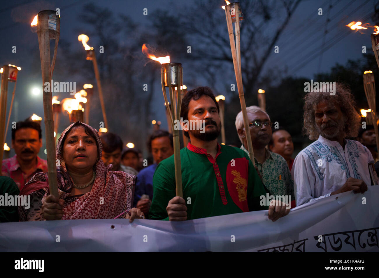 Dhaka, Bangladesh. 06th Mar, 2016. Members of Ganajagoron Mancha and ...