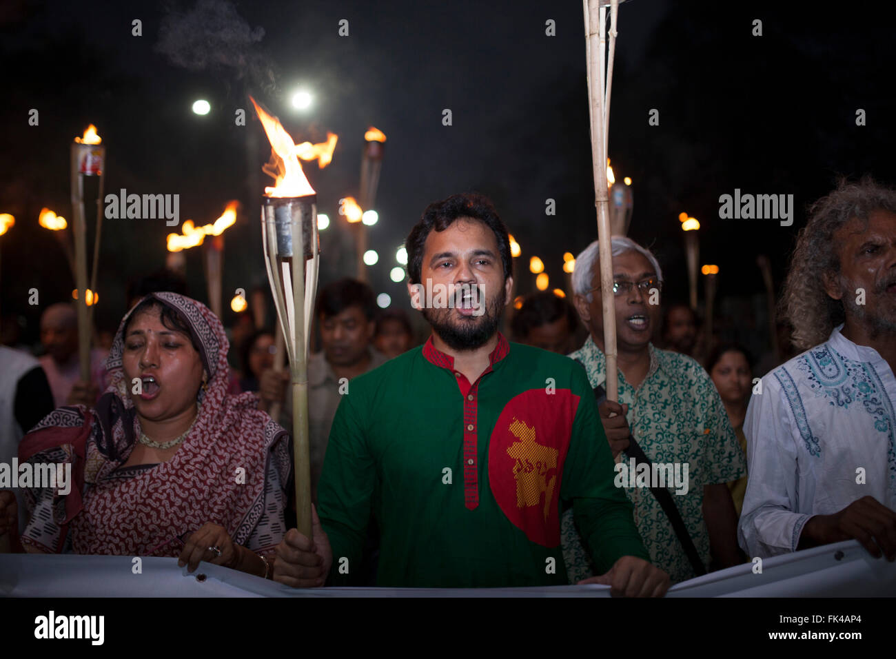 Dhaka, Bangladesh. 06th Mar, 2016. Members of Ganajagoron Mancha and ...