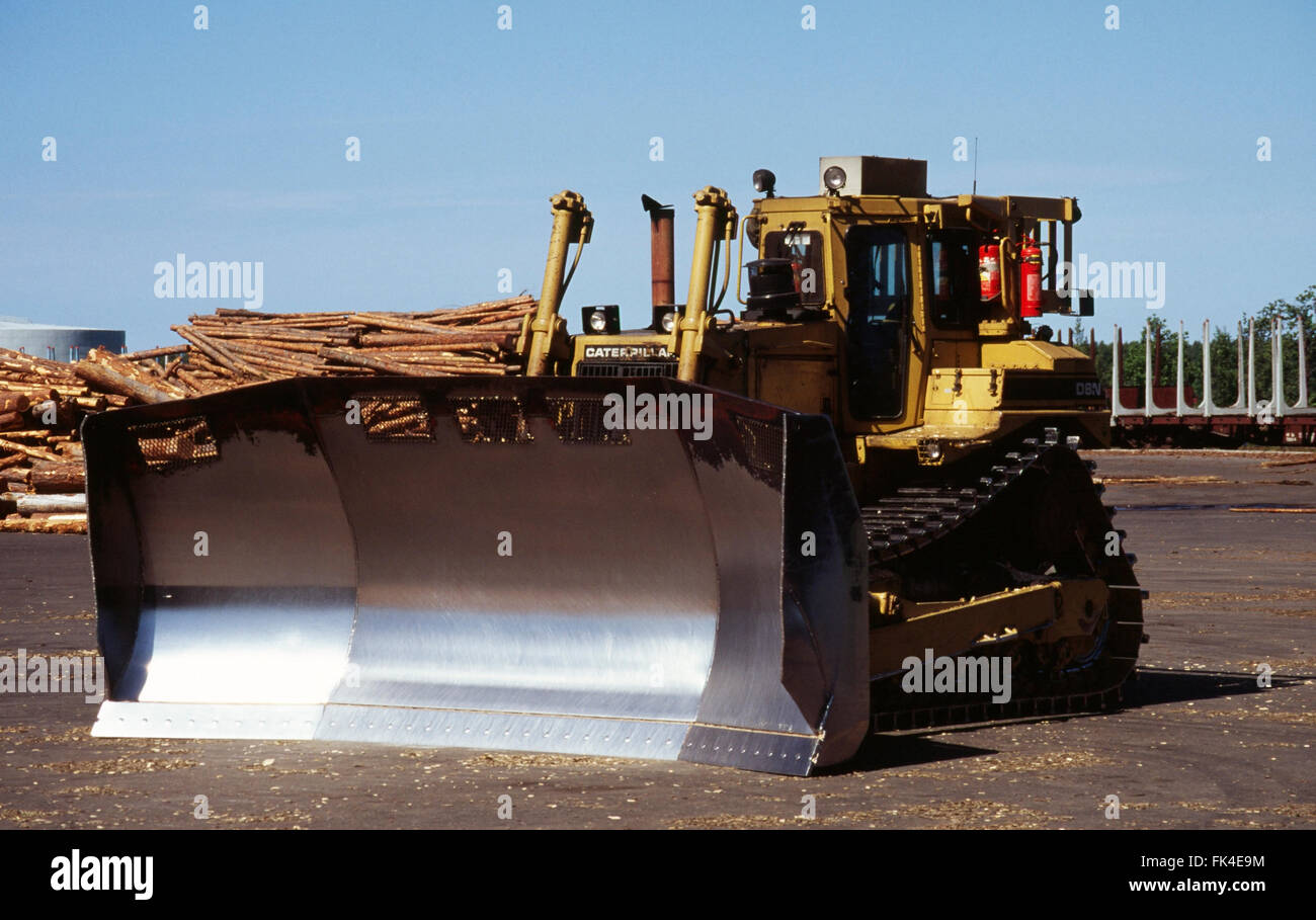 Caterpillar tractor hi-res stock photography and images - Alamy