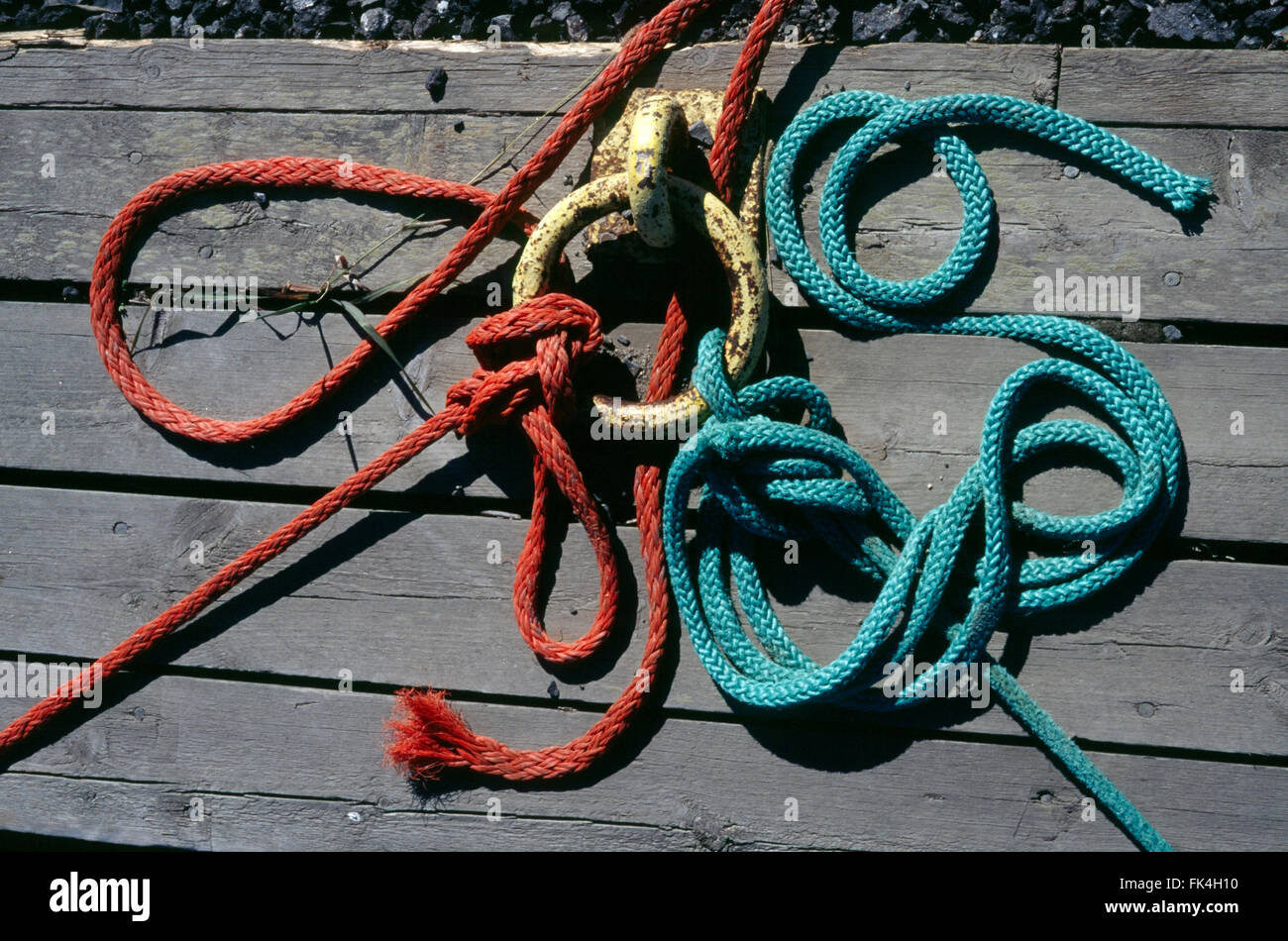 ropes at harbour Stock Photo - Alamy