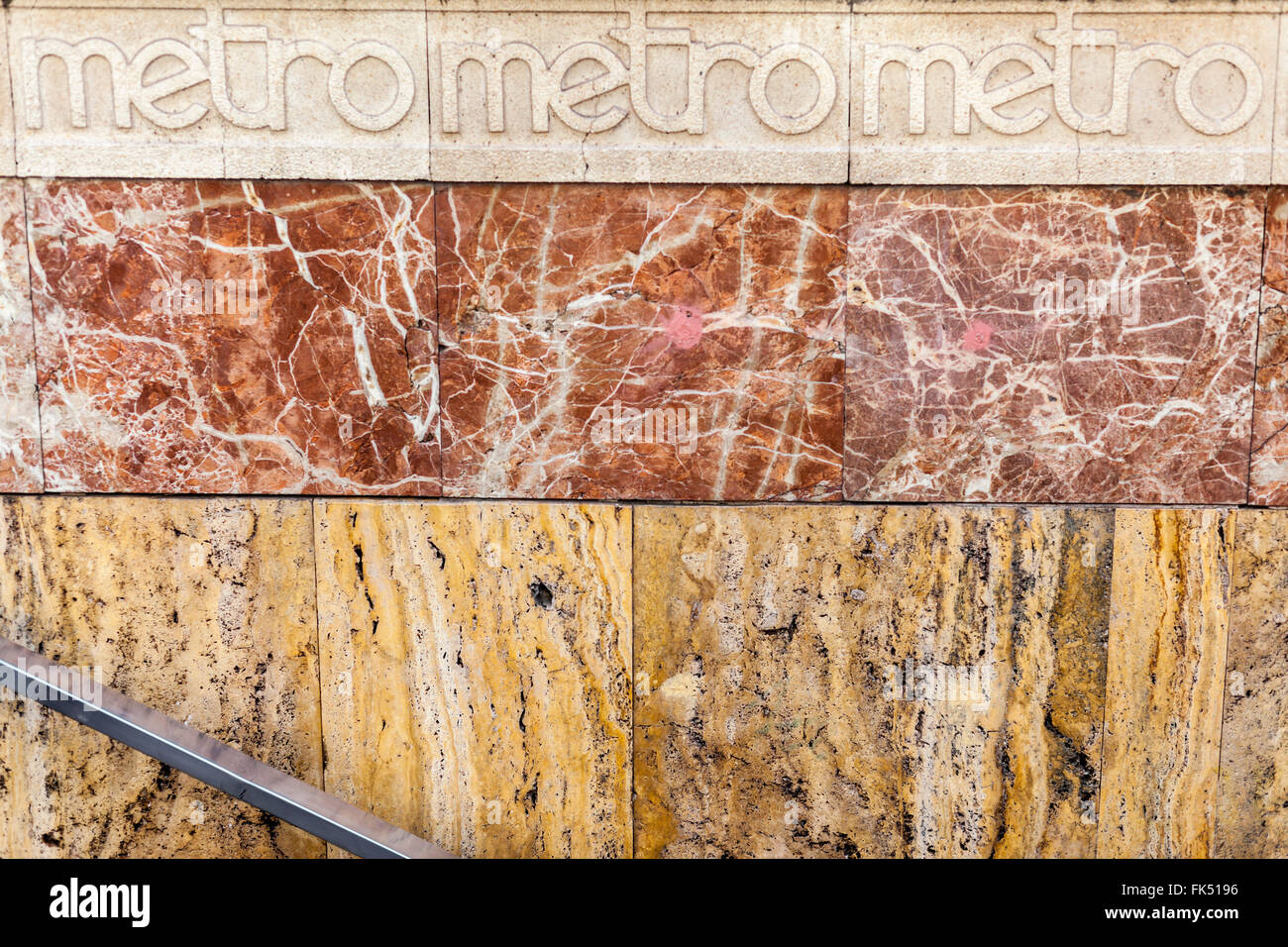 Sign metro station, Barcelona Stock Photo - Alamy