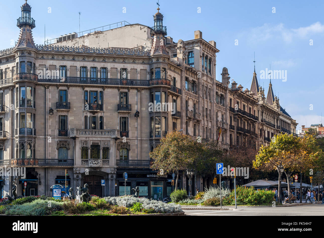 Corner buildings hi-res stock photography and images - Alamy