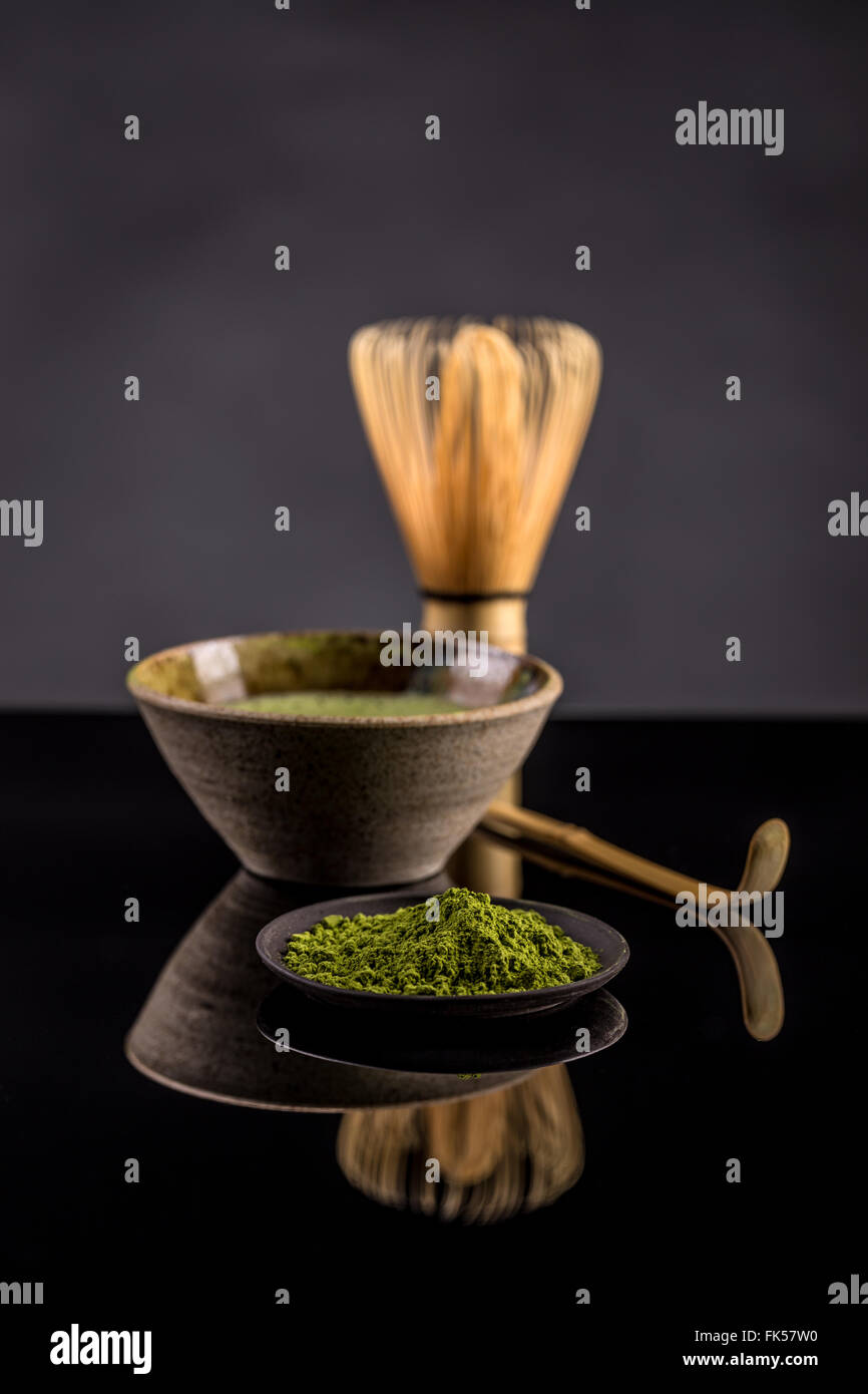 Green background powder hi-res stock photography and images - Alamy