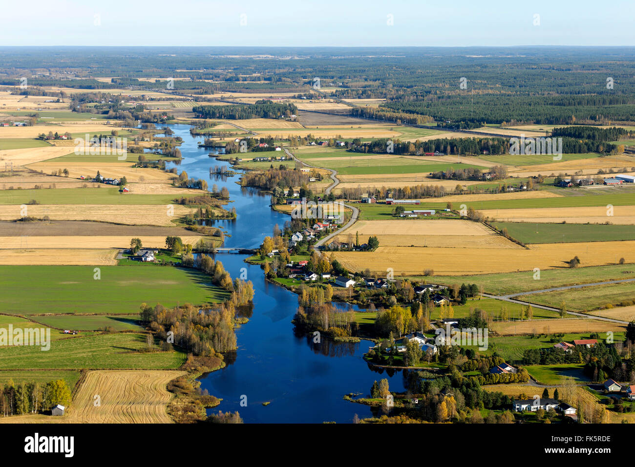 River with field hi-res stock photography and images - Alamy