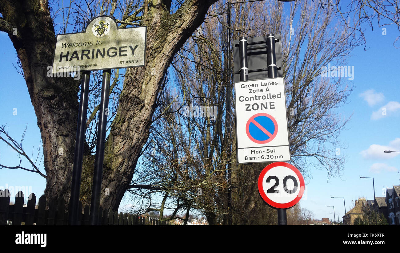 20 mph speed limit markings hi-res stock photography and images - Alamy
