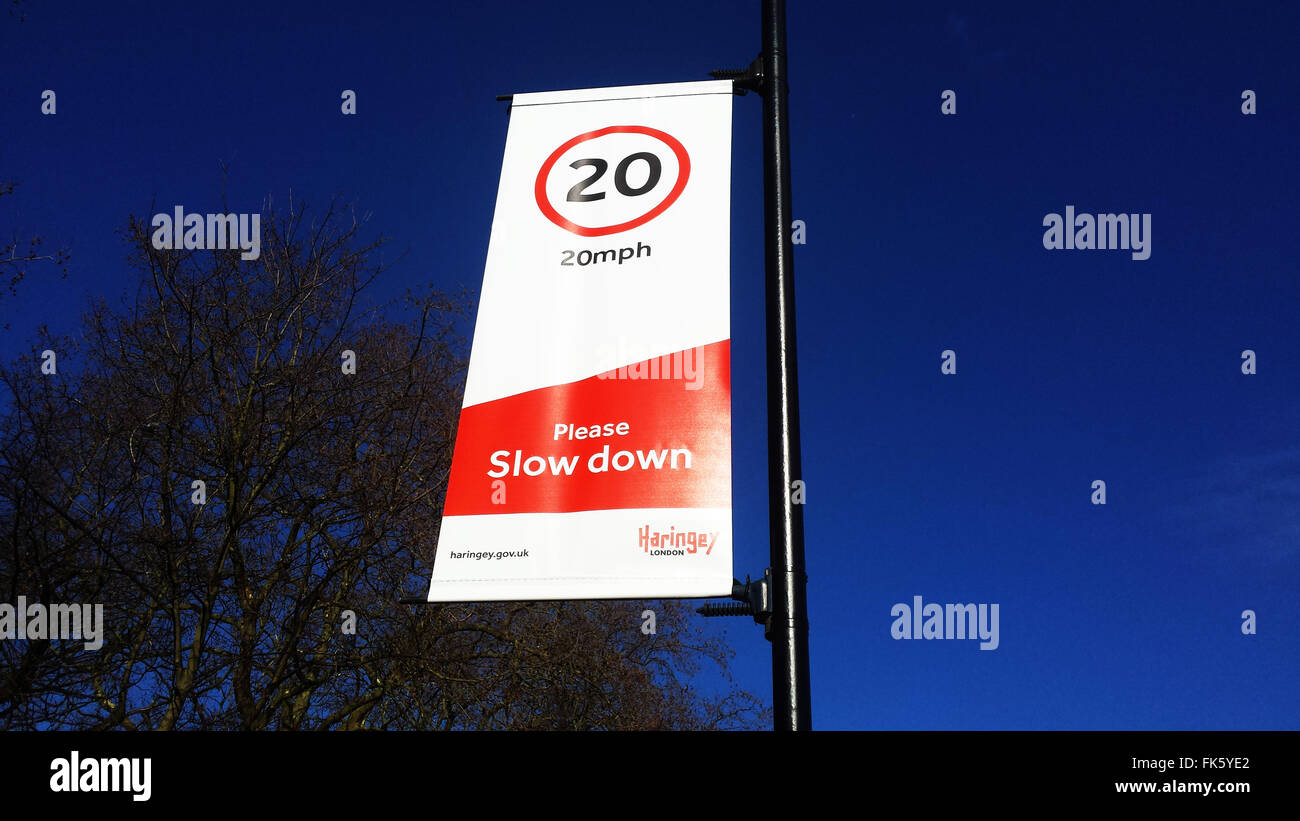 20 mph speed limit markings hi-res stock photography and images - Alamy