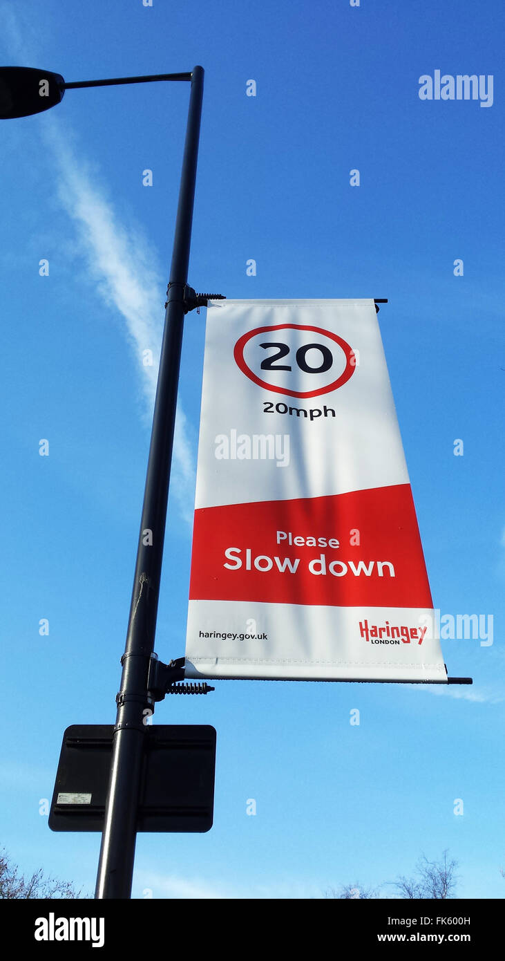 20 mph speed limit markings hi-res stock photography and images - Alamy