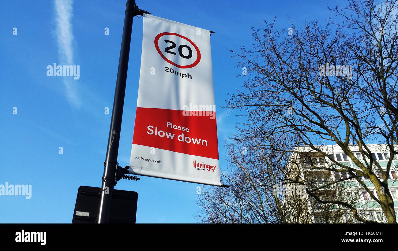 20 mph speed limit markings hi-res stock photography and images - Alamy