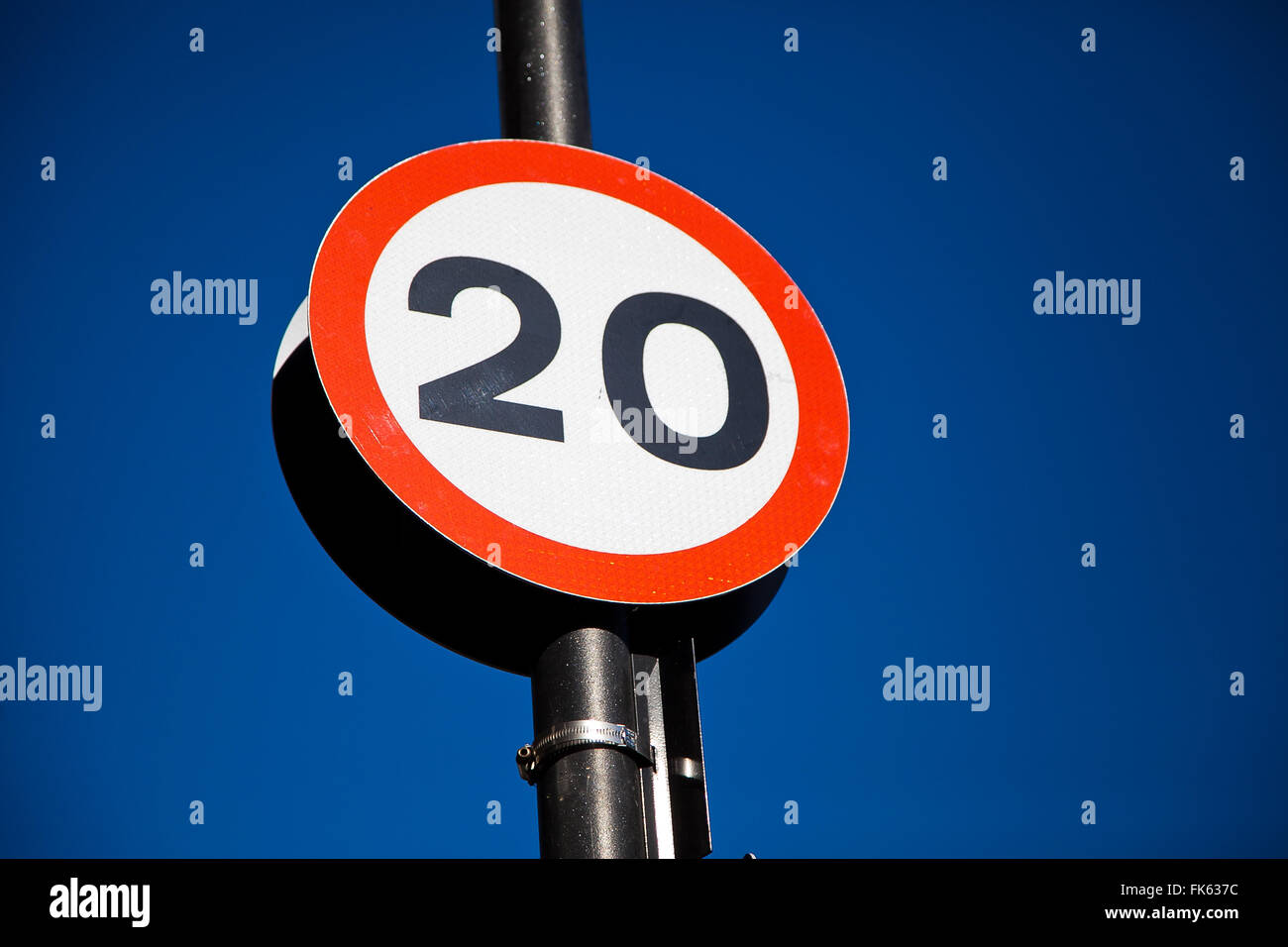 20mph speed limit area hi-res stock photography and images - Alamy