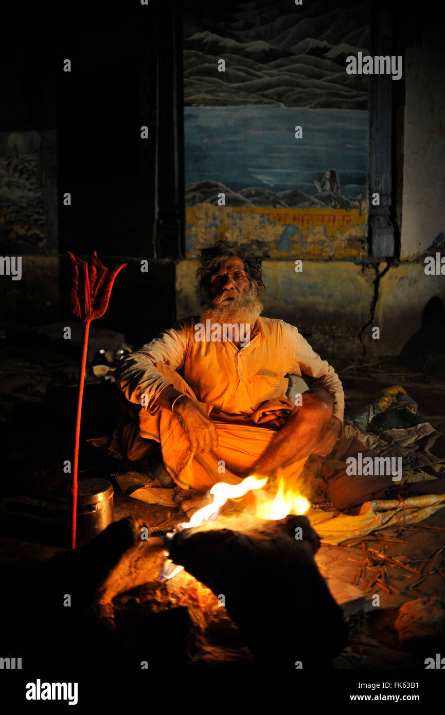 Early man making a fire hi-res stock photography and images - Alamy