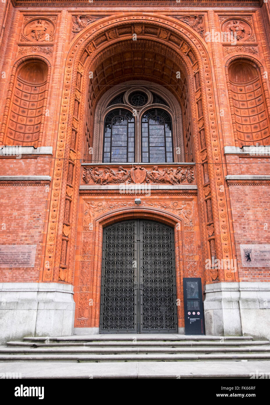 Rotes rathaus berlin hi-res stock photography and images - Alamy