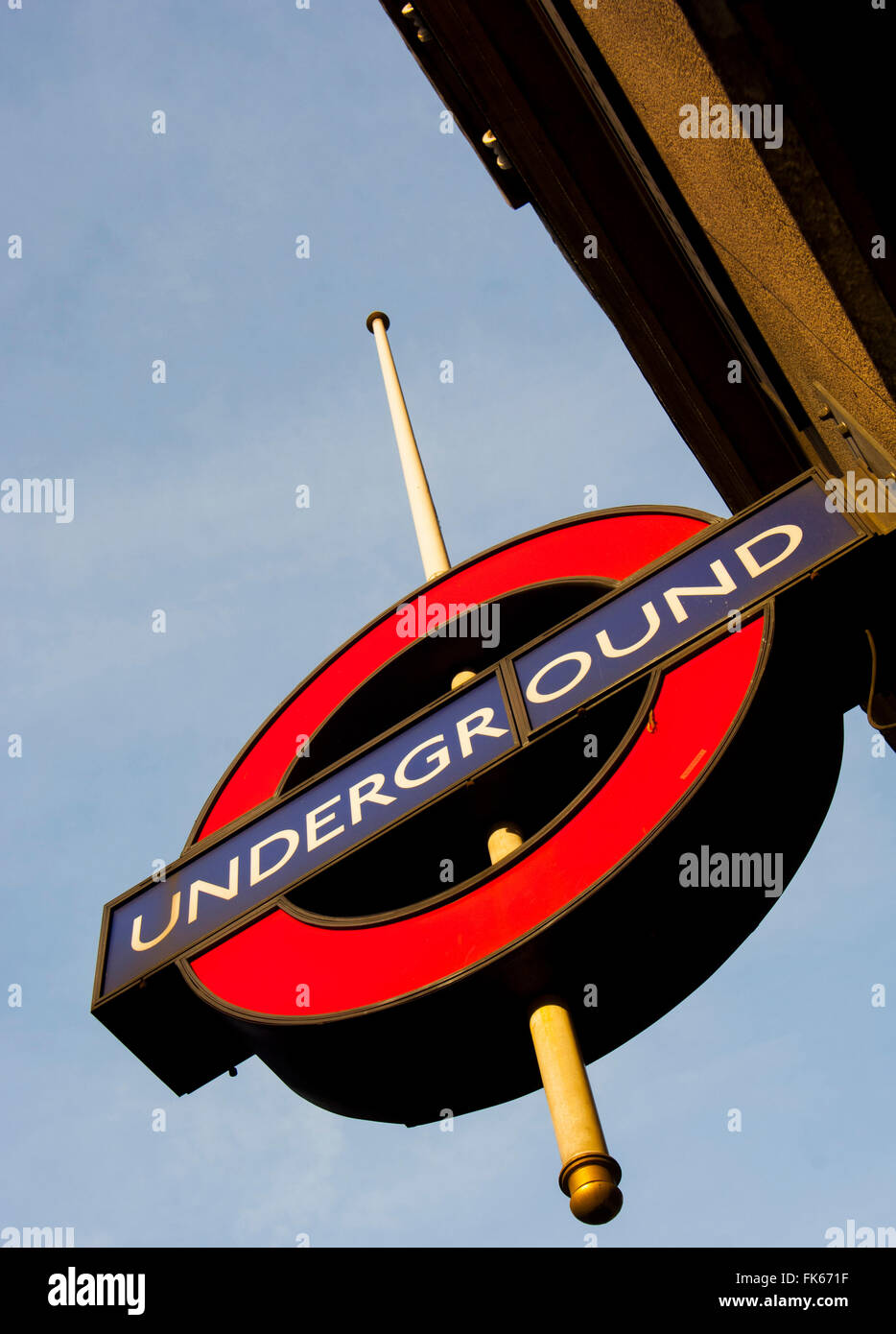 London tube sign hi-res stock photography and images - Alamy