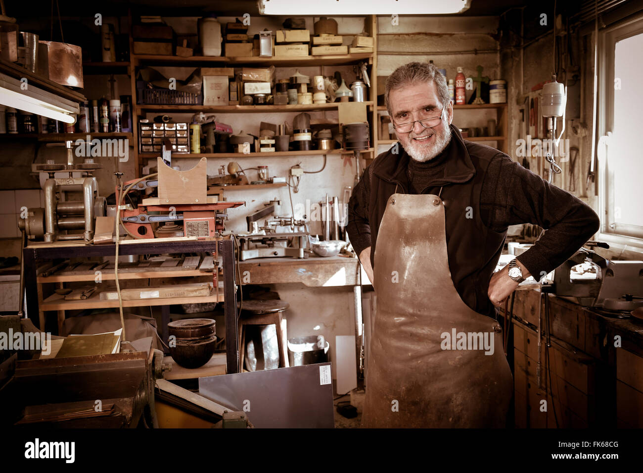 Portrait goldsmith in workshop work hi-res stock photography and images ...