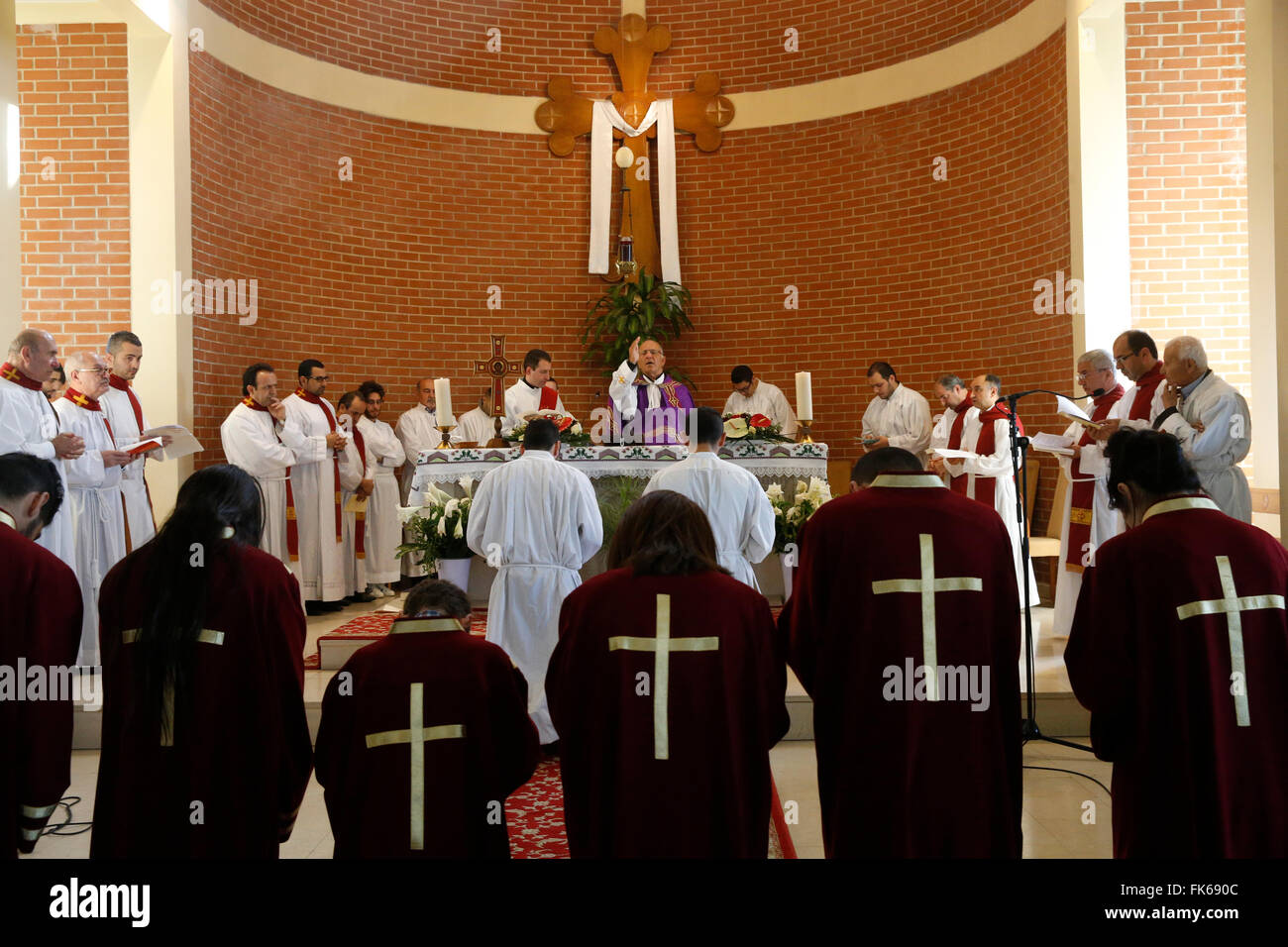 Chaldean church hi-res stock photography and images - Alamy