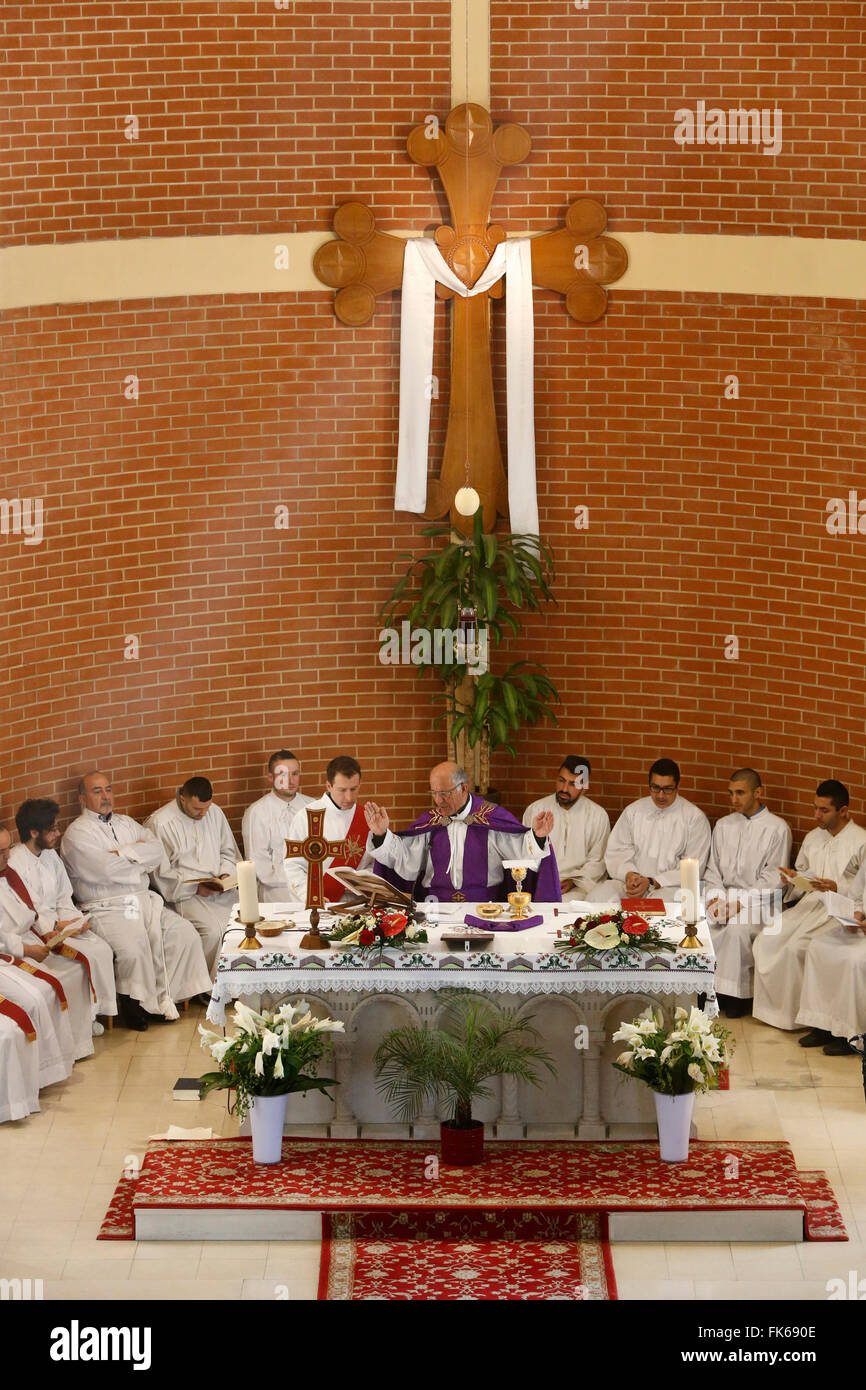 Chaldean church hi-res stock photography and images - Alamy