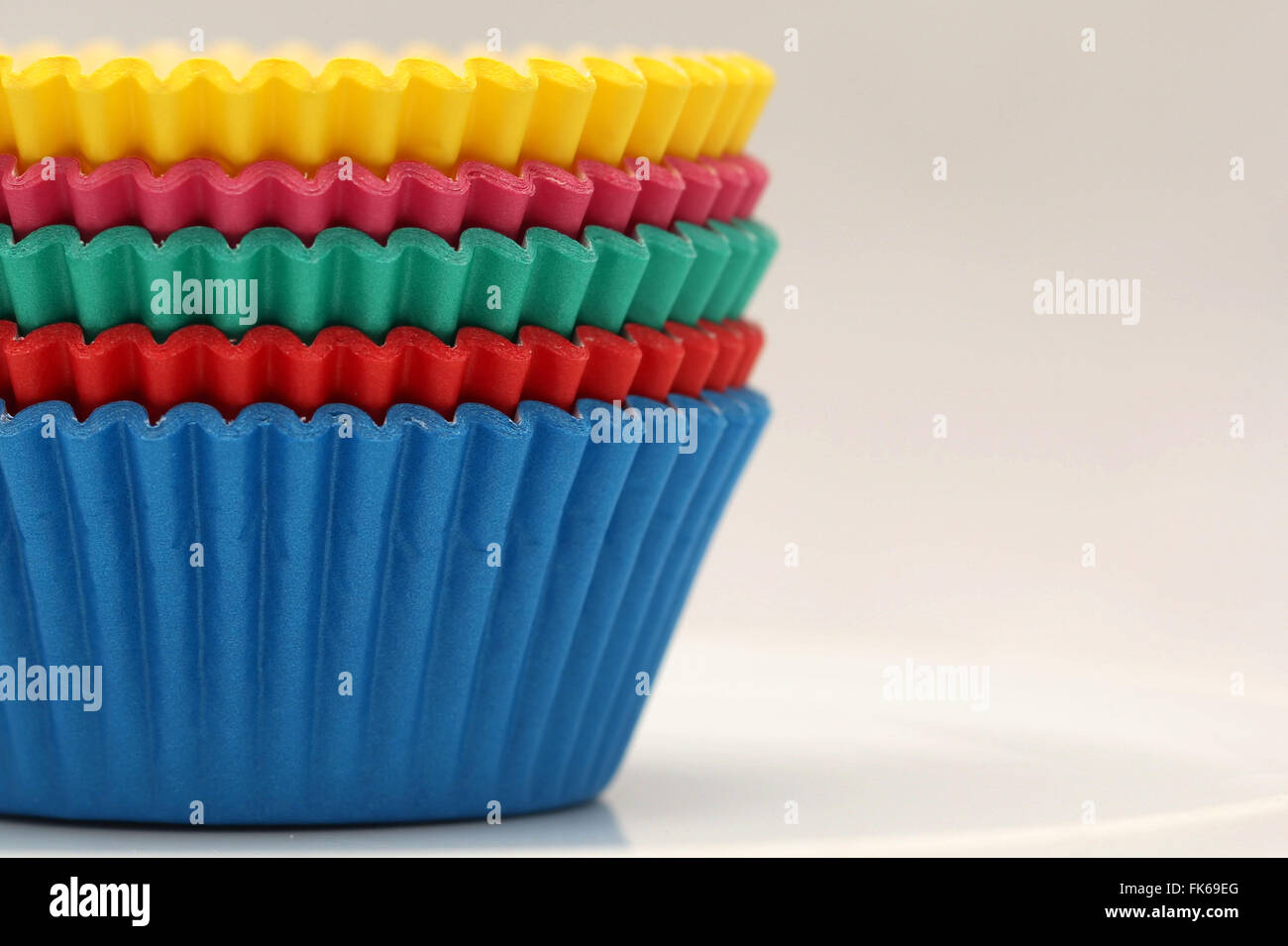 Baking cups hi-res stock photography and images - Alamy