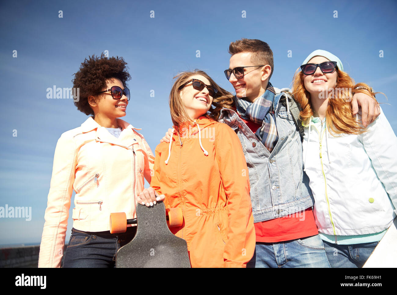 Teenagers talking street hi-res stock photography and images - Alamy