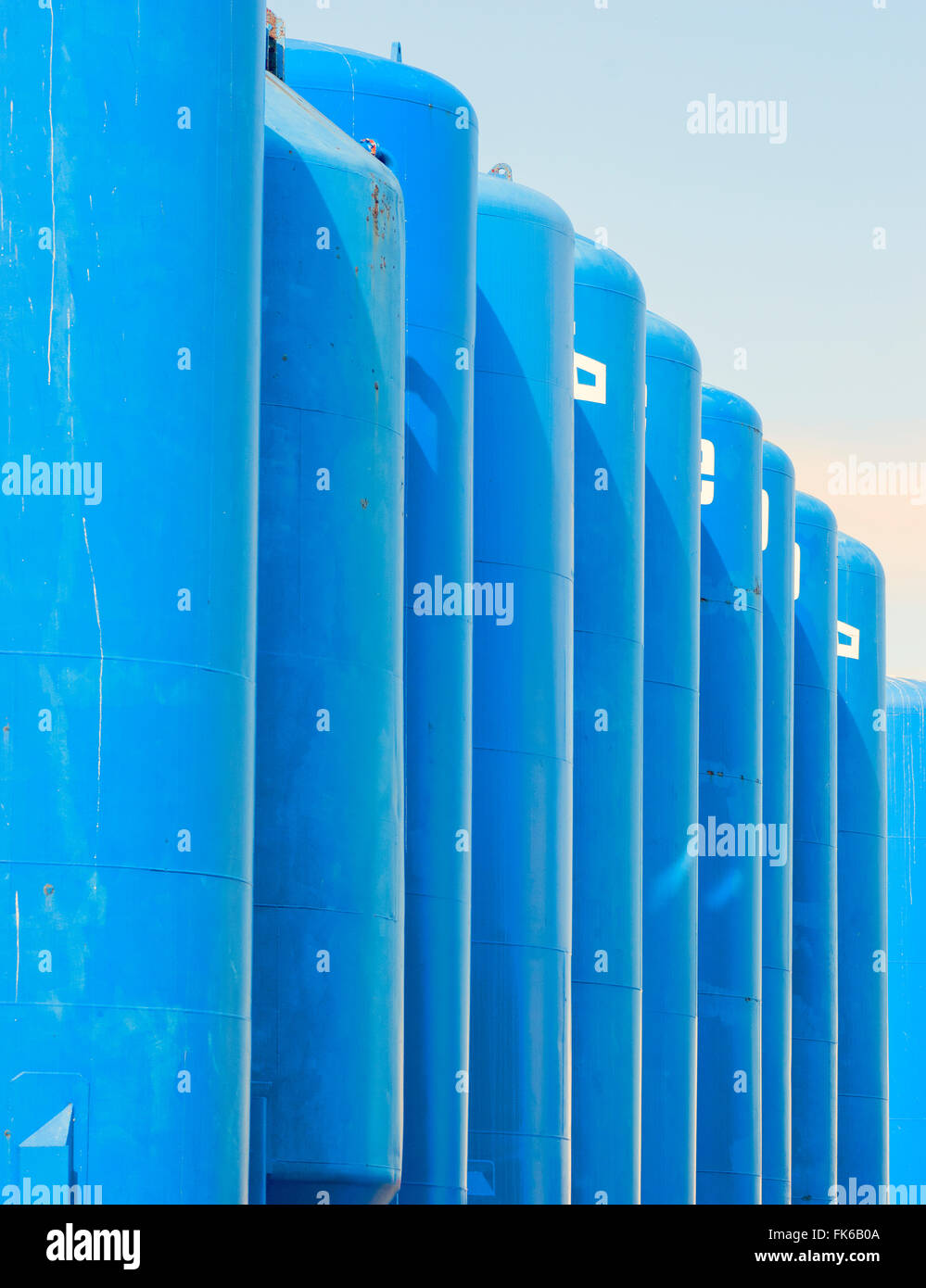 Oil storage tanks hi-res stock photography and images - Alamy