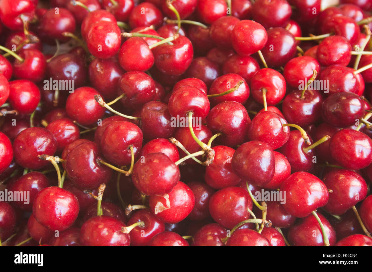 Maroon ripe cherries hi-res stock photography and images - Alamy