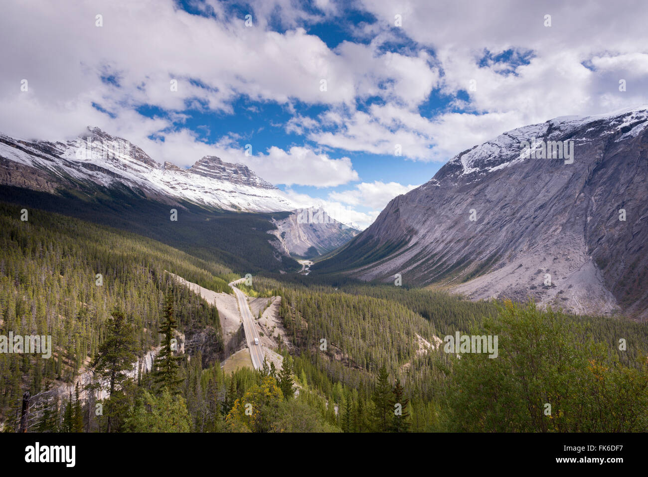 The Icefields Parkway running through dramatic Canadian Rockies scenery ...
