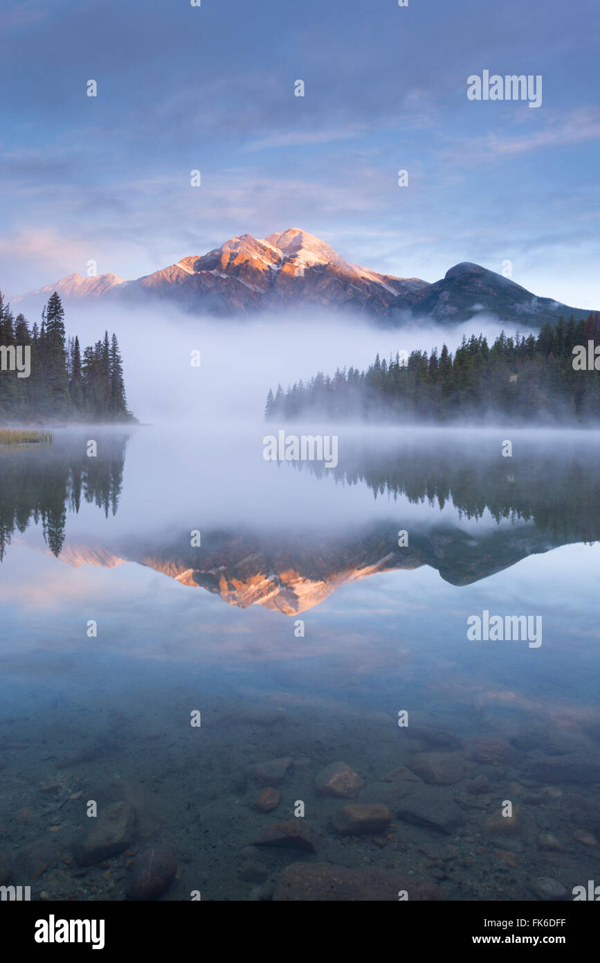 Pyramid mountain hi-res stock photography and images - Alamy