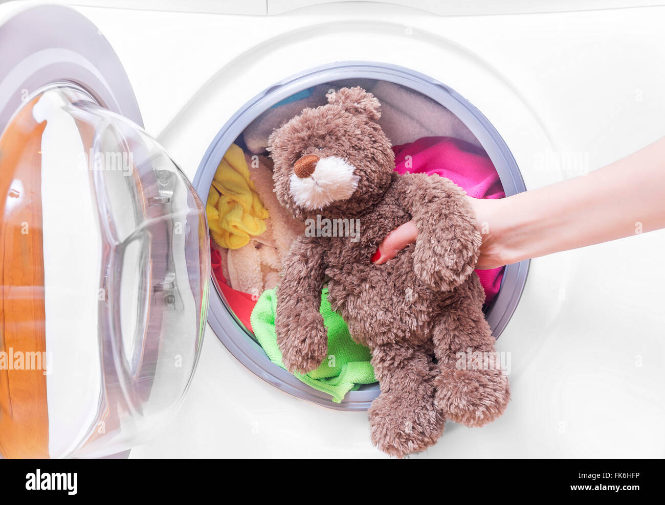 Wash bear hi-res stock photography and images - Alamy