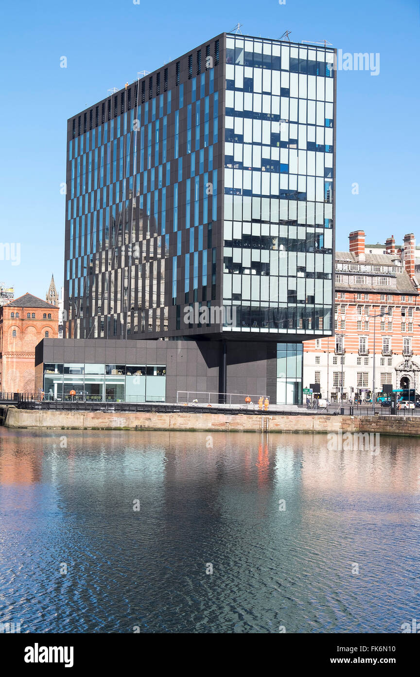 Views of the Albert Docks, Liverpool on a sunny spring day Stock Photo ...