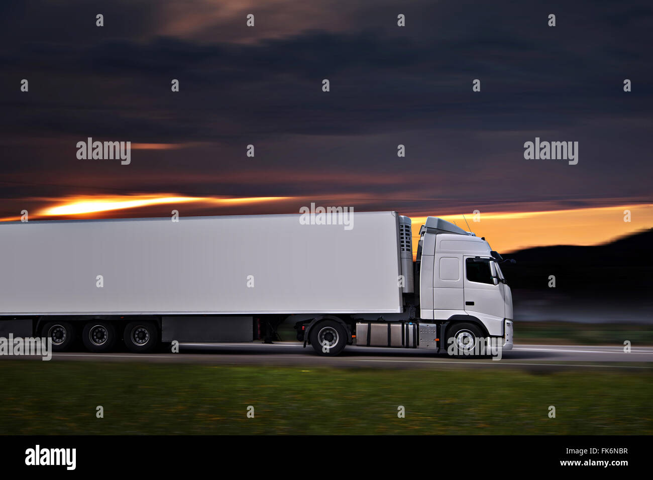 White semi truck hi-res stock photography and images - Alamy