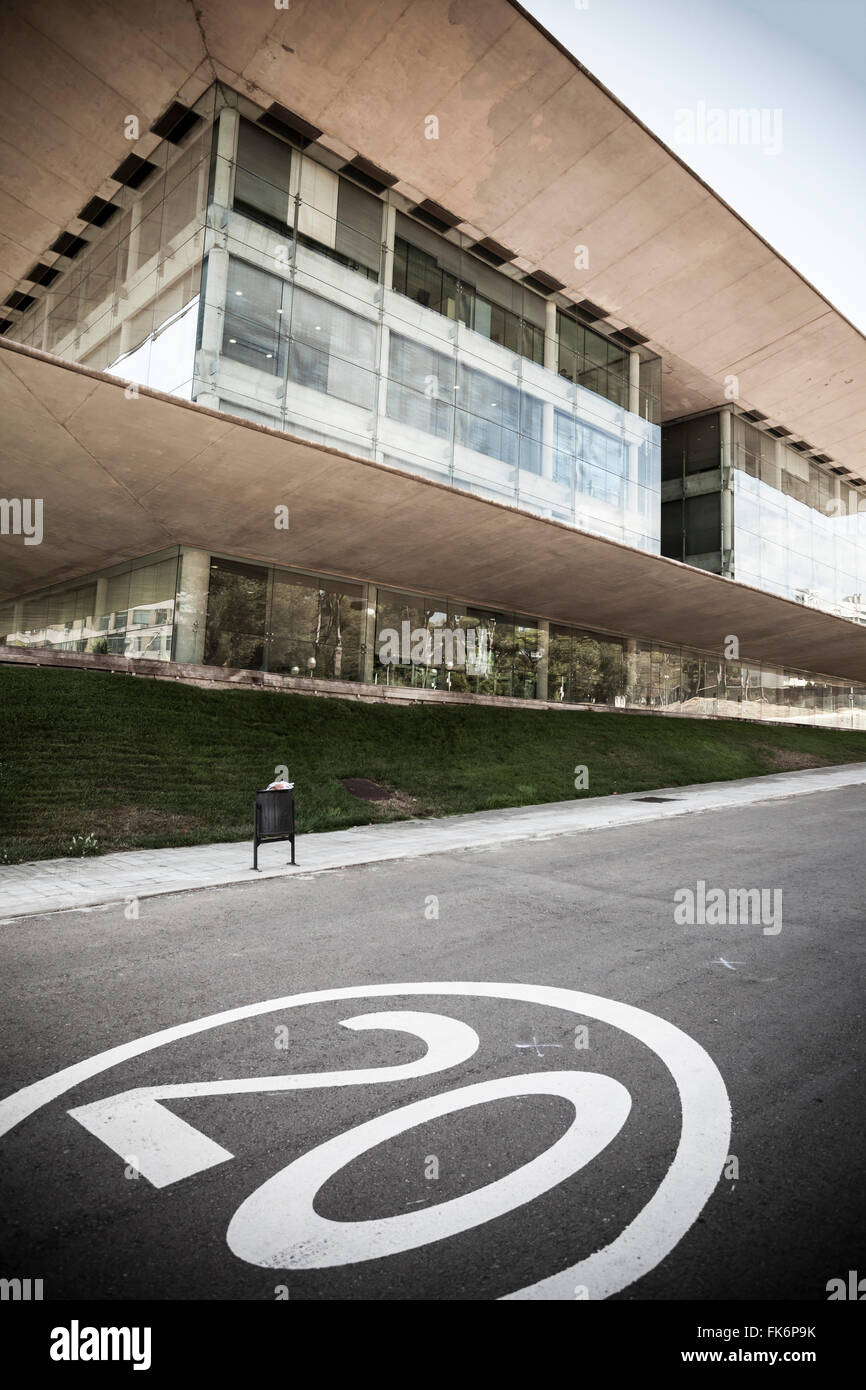 Edificio Nexus II, by Ricard Bofill, Barcelona Stock Photo - Alamy