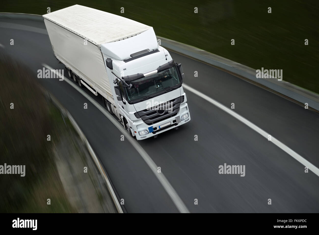 Semi truck highway hi-res stock photography and images - Alamy