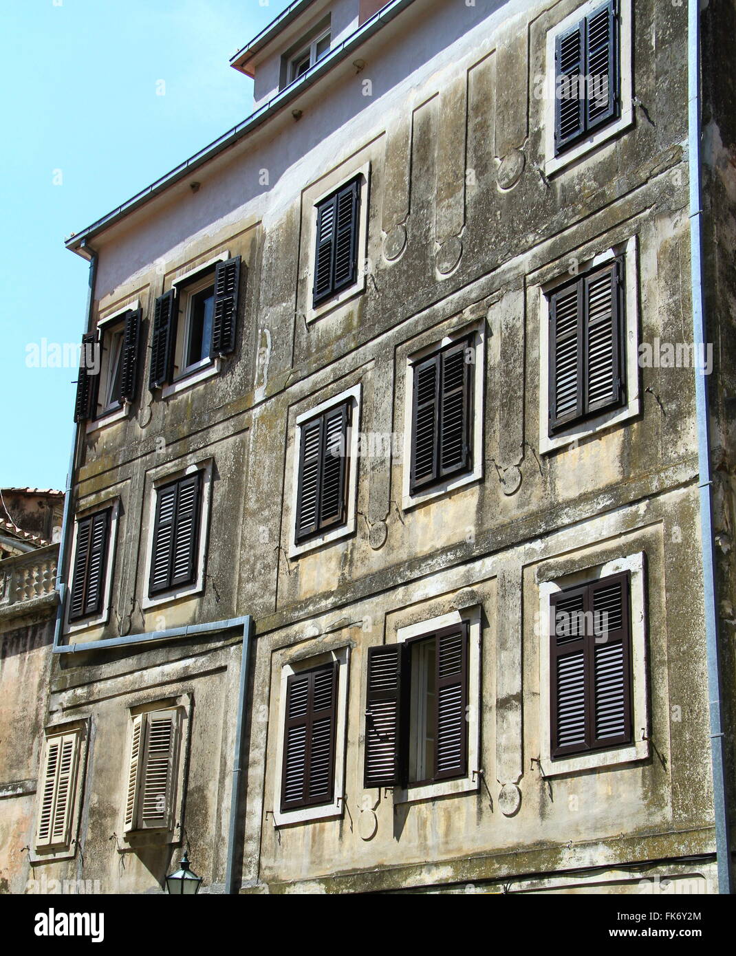 Split building hi-res stock photography and images - Alamy