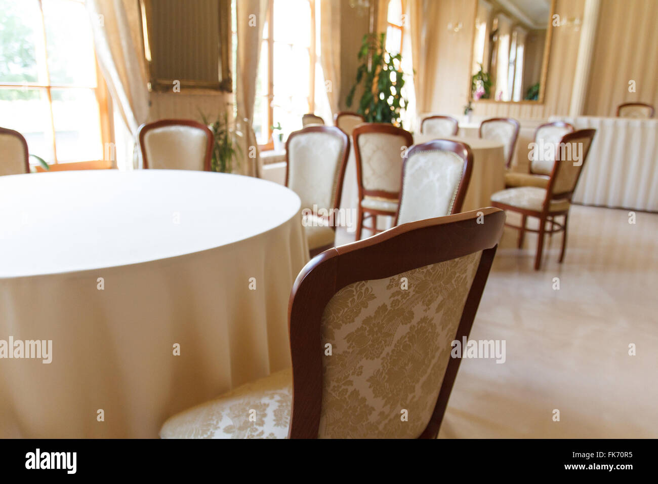 Beautiful empty banquet hall hi-res stock photography and images - Alamy