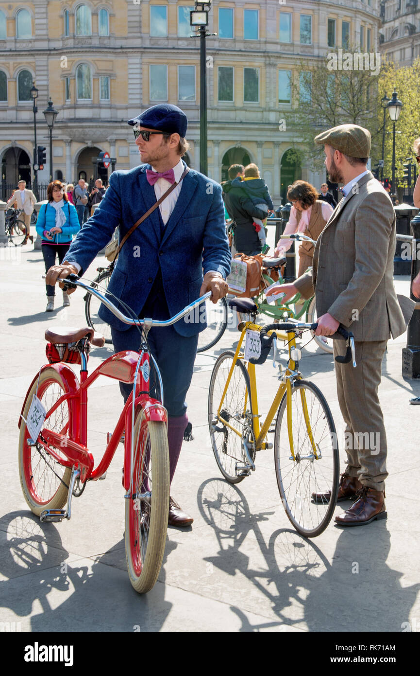 Retro bicycles hi-res stock photography and images - Alamy