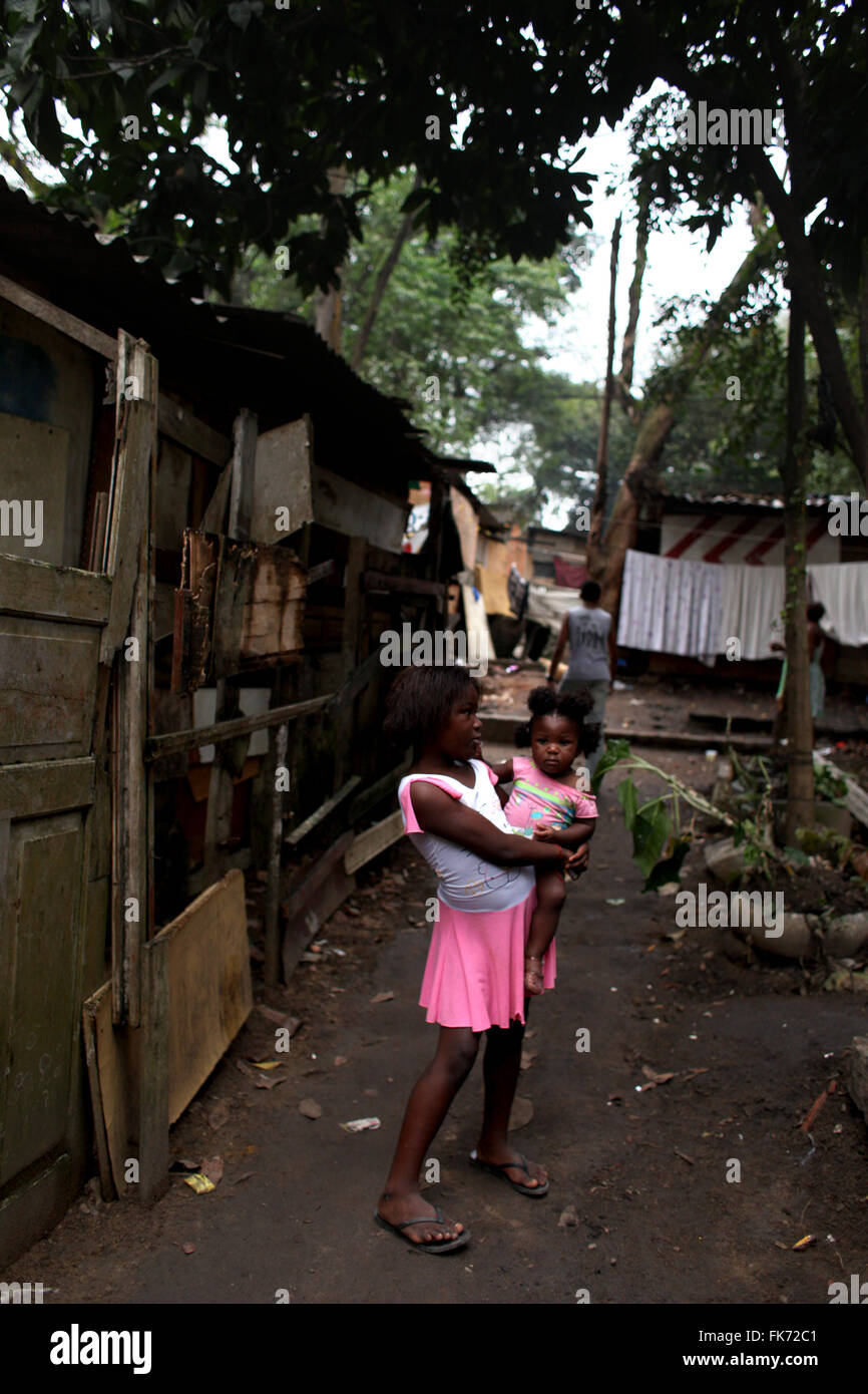 Girl In A Favela Stock Photos & Girl In A Favela Stock Images - Alamy