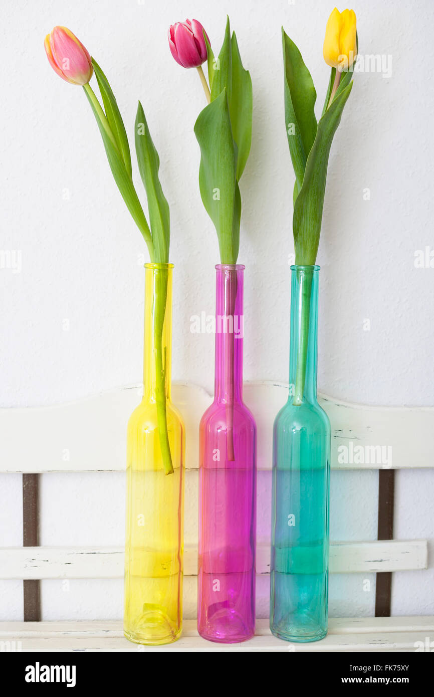 Three vases of flowers hi-res stock photography and images - Alamy