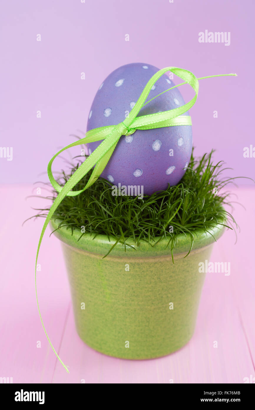 Purple Easter egg Stock Photo - Alamy