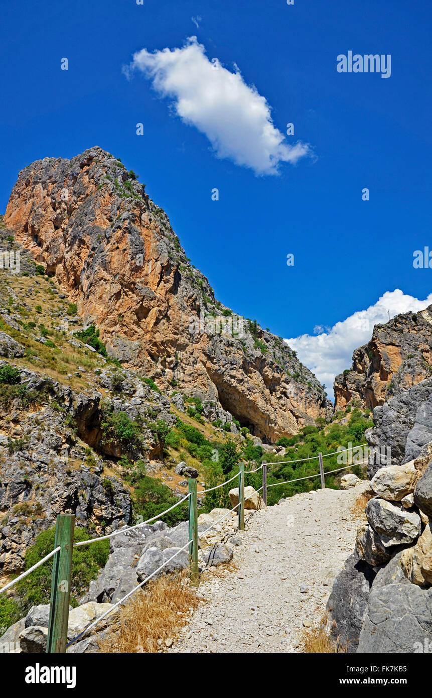 Mountain trail railing hi-res stock photography and images - Alamy