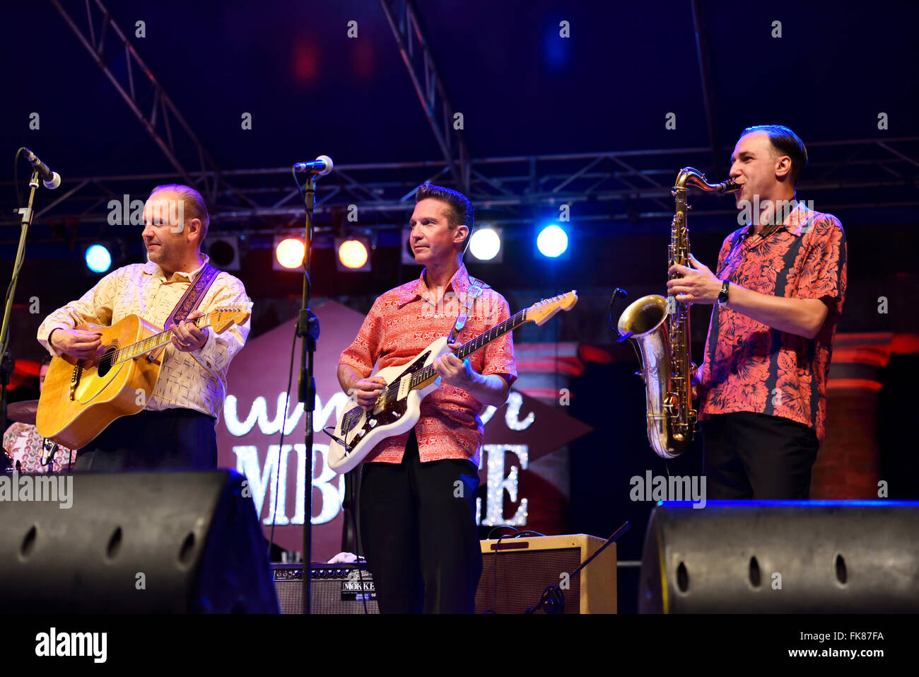 Rock n roll band instruments hi-res stock photography and images - Alamy