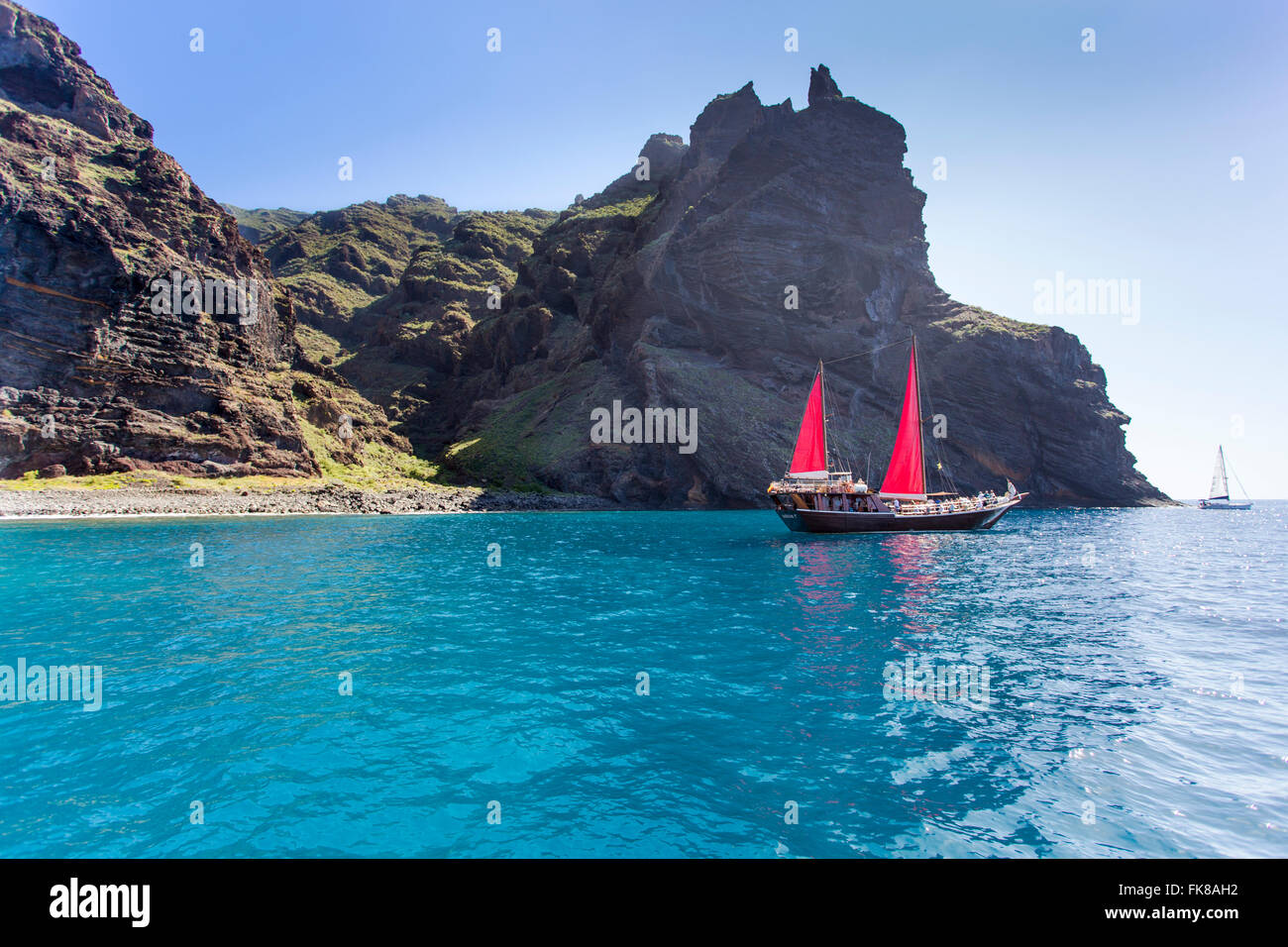 Red sails hi-res stock photography and images - Alamy