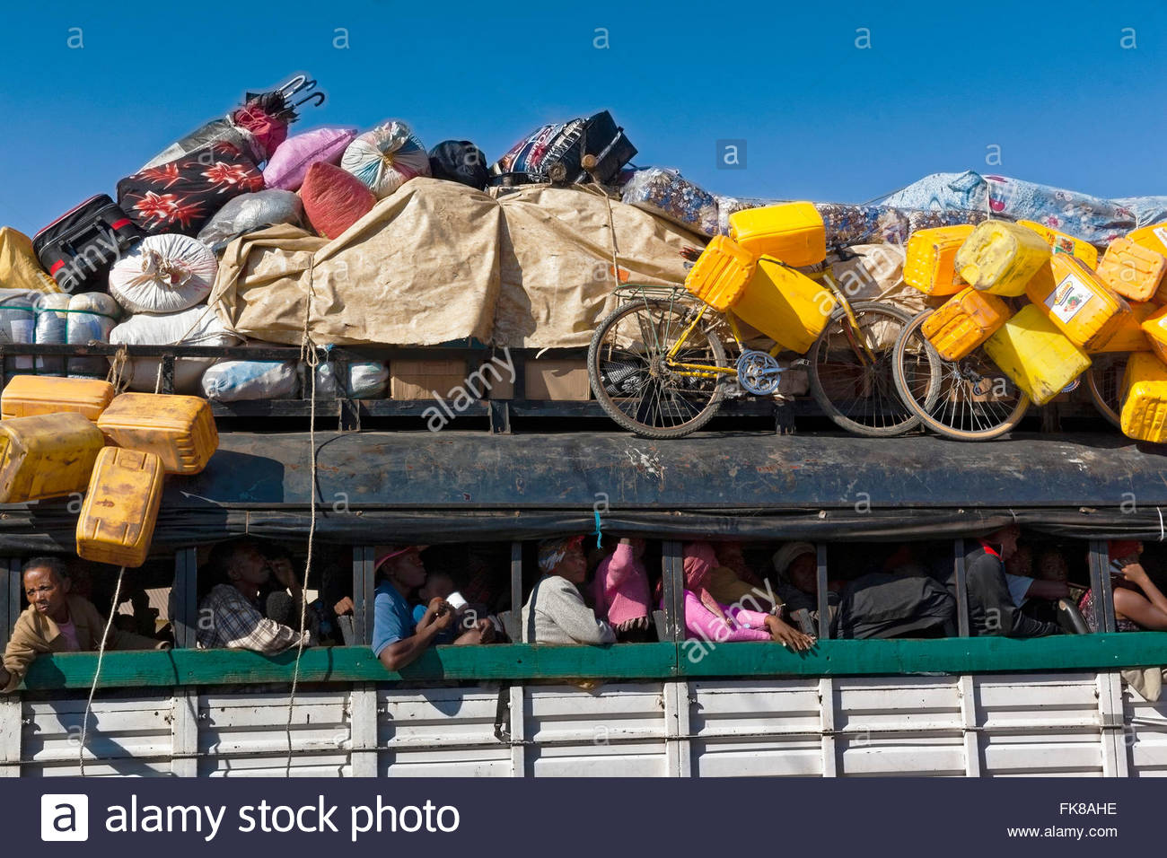 Loaded Bus Stock Photos & Loaded Bus Stock Images - Alamy