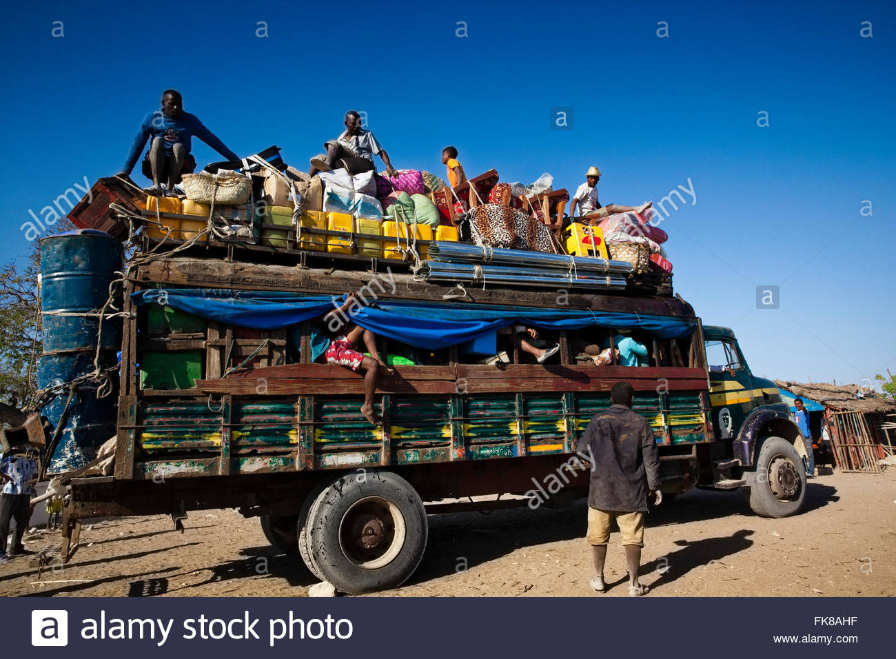 Loaded Bus Stock Photos & Loaded Bus Stock Images - Alamy