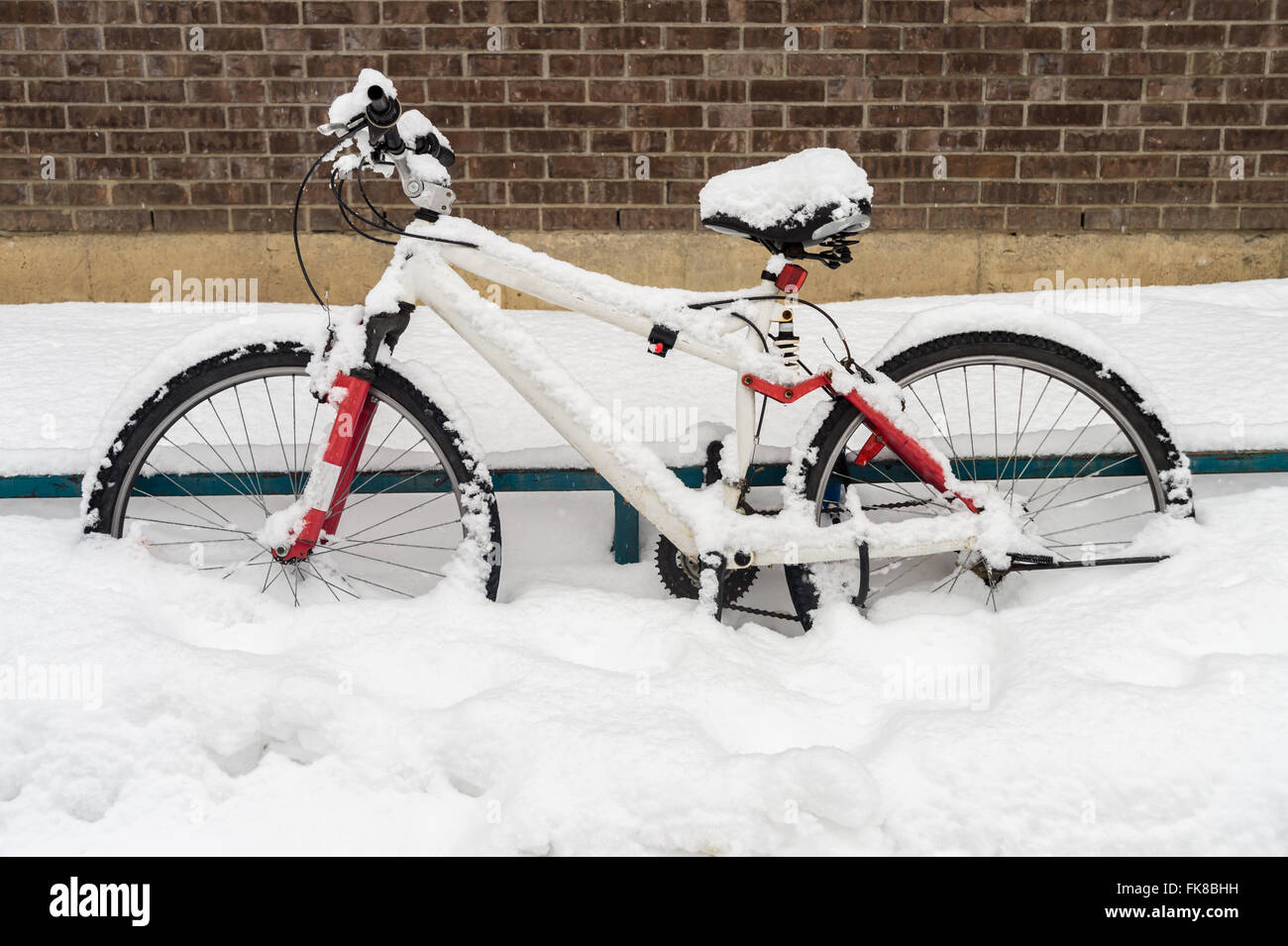 Bike covered in snow during snow storm Stock Photo - Alamy