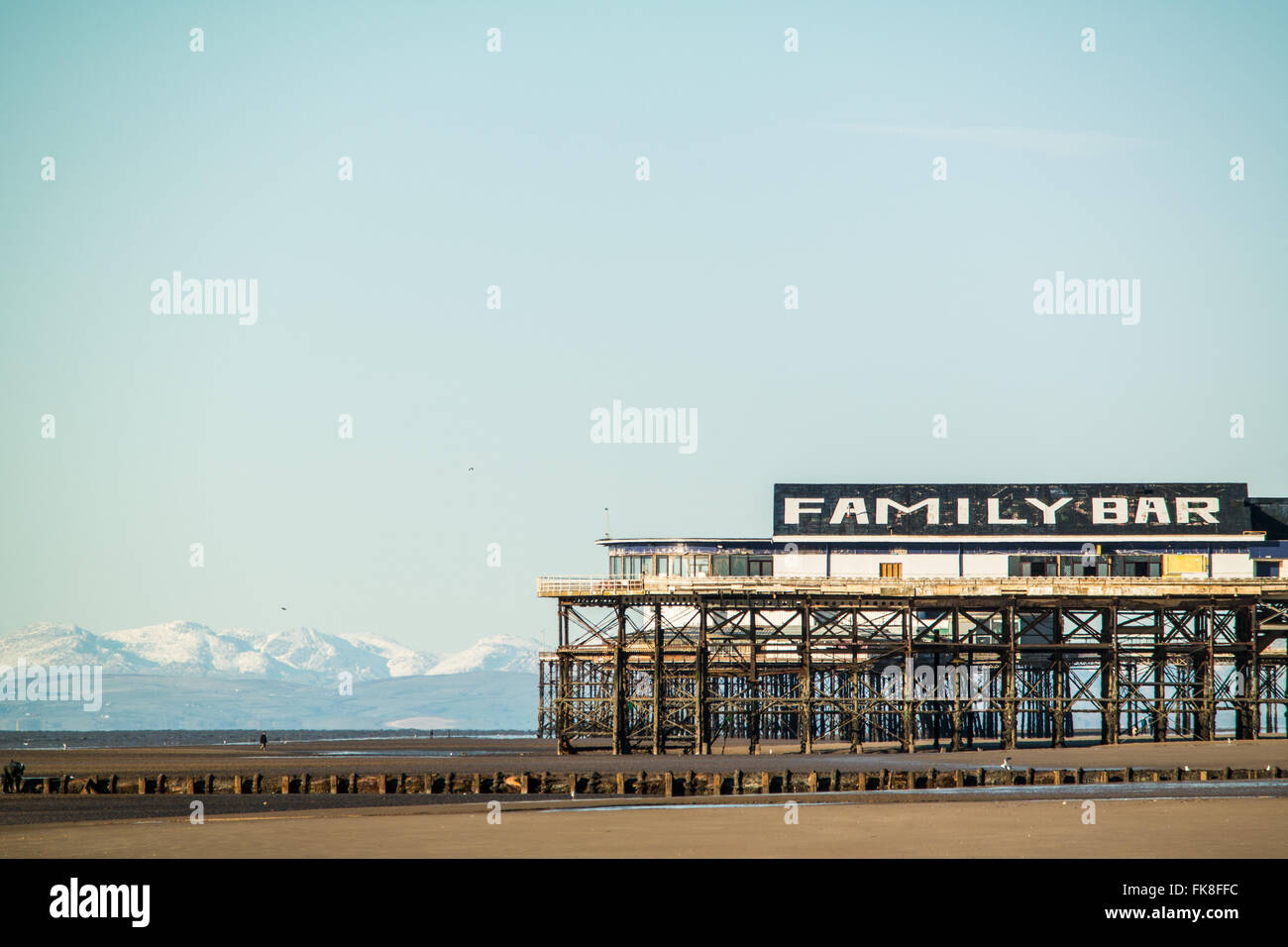 Blackpool tower in the snow hi-res stock photography and images - Alamy