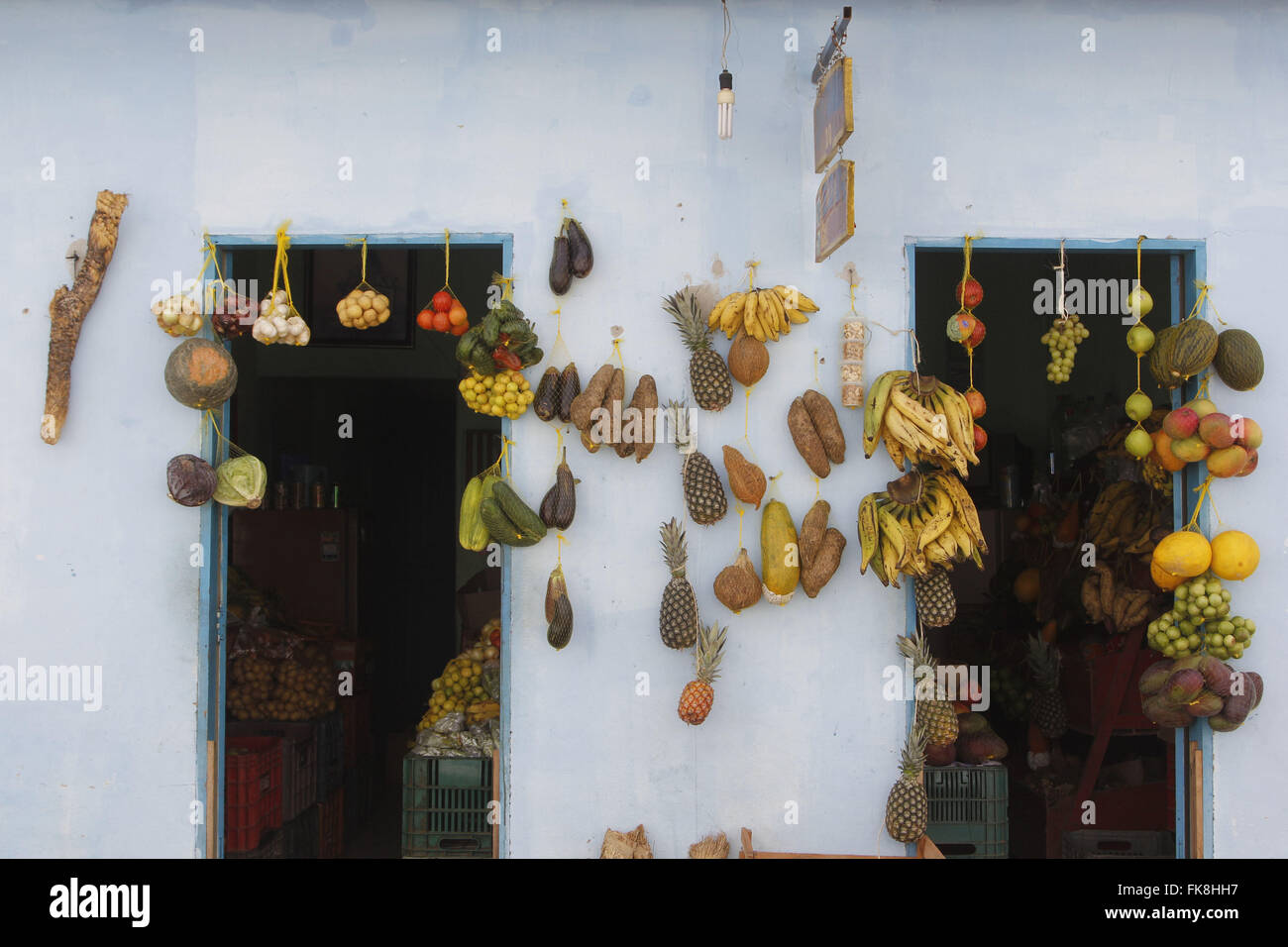 Grocery store front door hi-res stock photography and images - Alamy